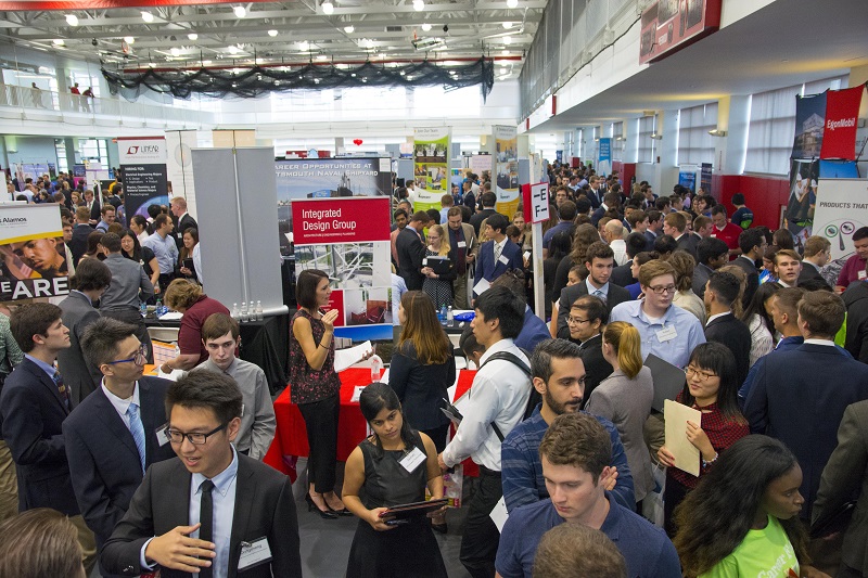 2016 Fall Career Fair Draws Nearly 2,500 Students, Alumni